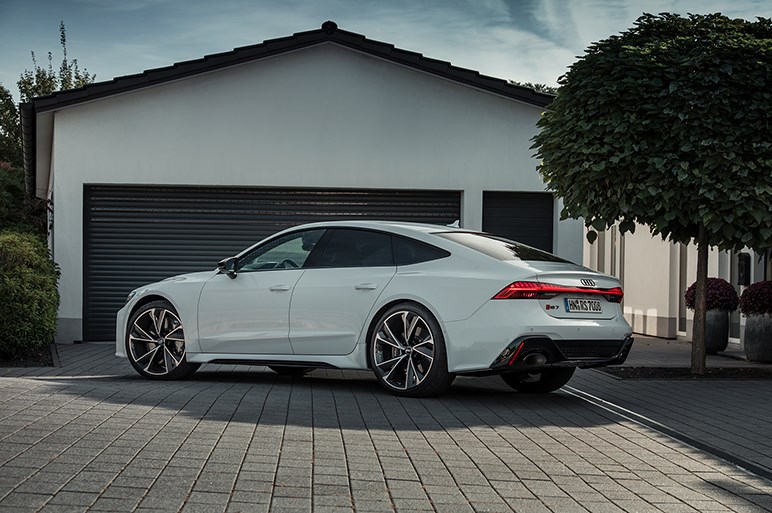 新型アウディRS7は全長5m超＆全幅2m弱の大型ボディを持ち最高速は305km/h（carview!） | 自動車情報サイト【新車・中古車】 - carview!