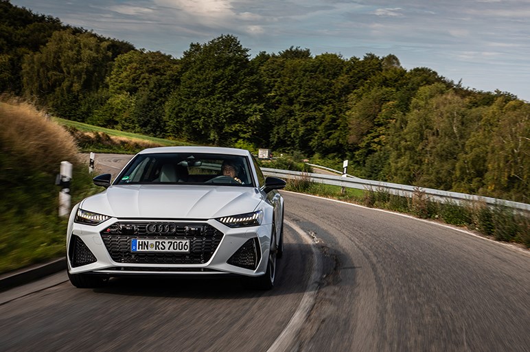 新型アウディRS7は全長5m超＆全幅2m弱の大型ボディを持ち最高速は305km/h（carview!） | 自動車情報サイト【新車・中古車】 - carview!