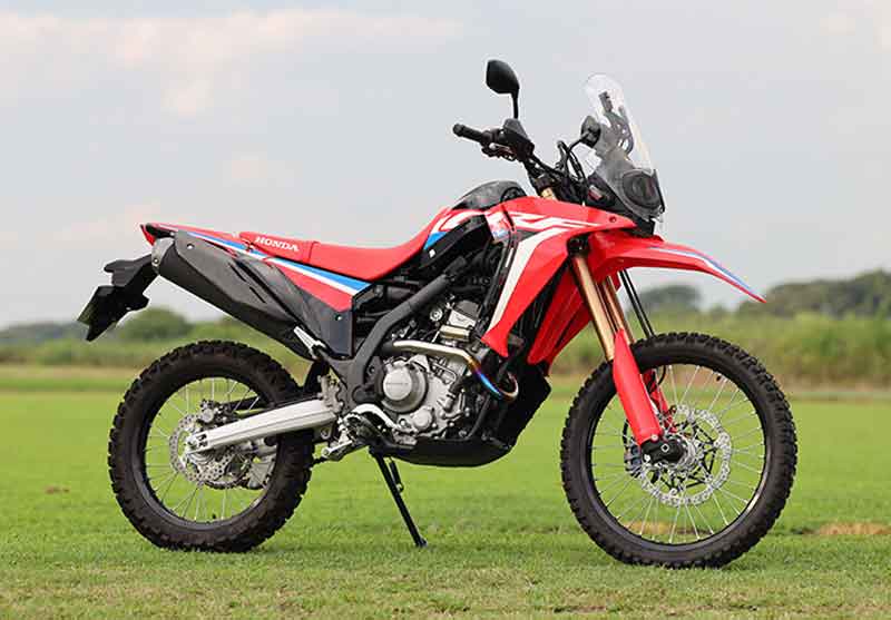SP 忠男の CRF250L／RALLY 用「POWERBOX パイプ」に超軽量チタンモデルが登場！（バイクブロス） | 自動車情報サイト【新車・中古車】 - carview!