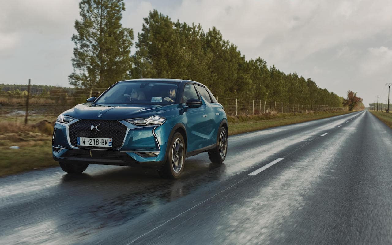 DS 3 クロスバックに贅沢なオフホワイト内装の特別仕様が誕生。40台だけの“美白”フレンチSUV（GENROQ Web） | 自動車情報サイト【新車・中古車】 - carview!