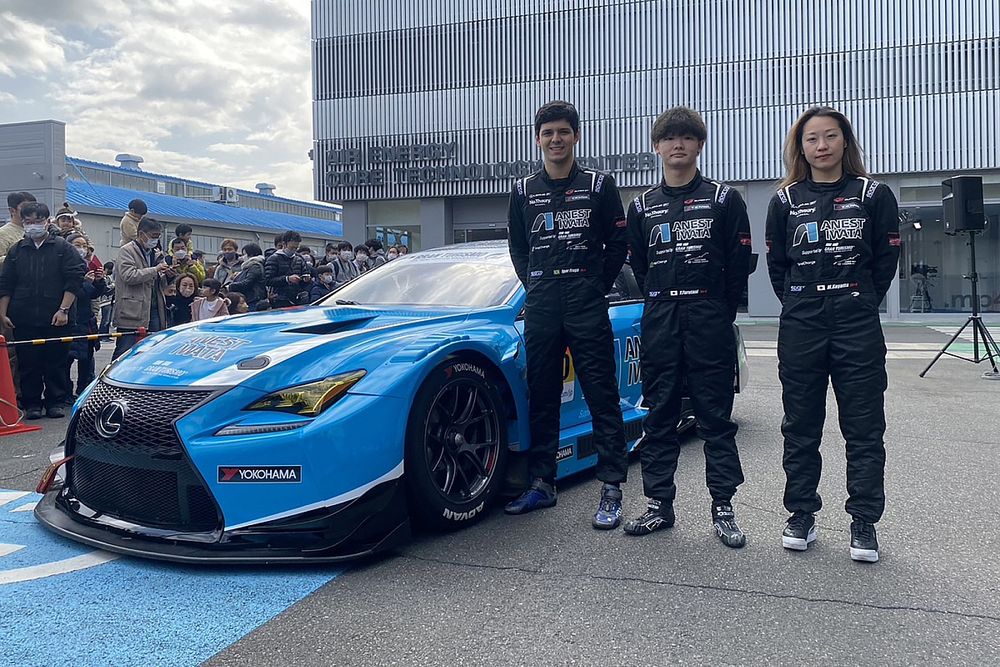 【スーパーGT】ANEST IWATA Racing始動！ 鮮やかブルーのRC F GT3がフラガ、古谷、小山のフレッシュトリオと共にお披露目（motorsport.com 日本版 ...
