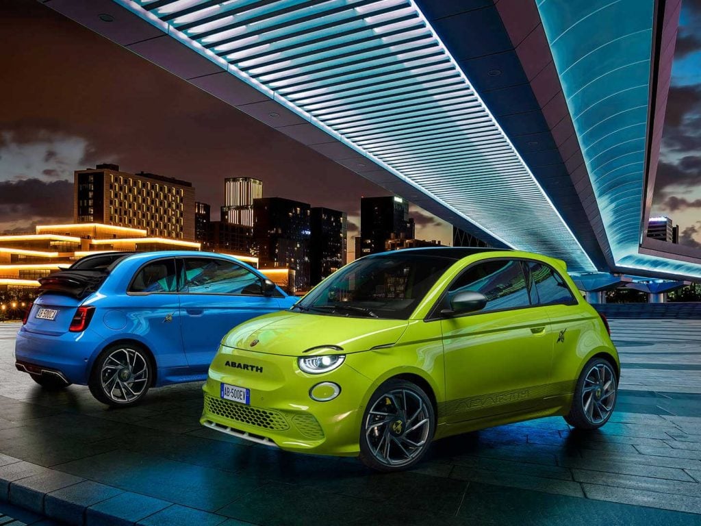 アバルト初のEV「500e」日本上陸！新エンブレムにも注目の中核モデル（グーネット） | 自動車情報・ニュース - carview!