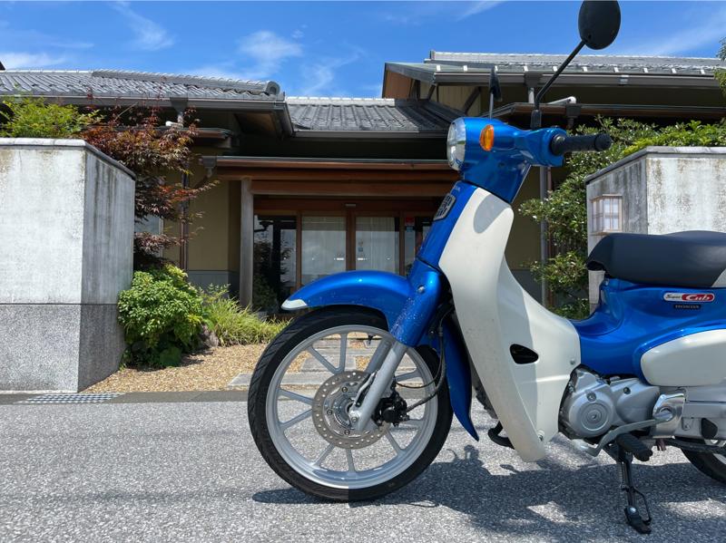 CBTR2024 公式マスコットバイクの愛称が「びわカブ」に決定！ 公式 SNS もスタート（バイクブロス） | 自動車情報・ニュース - carview!