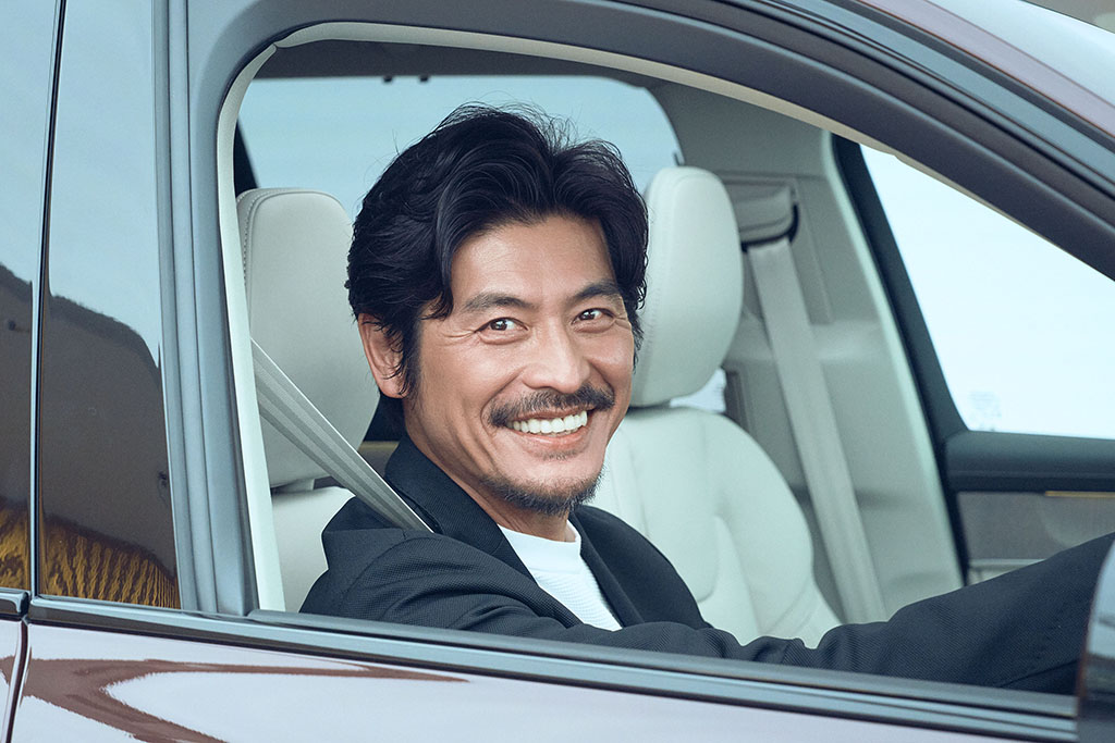 俳優・坂口憲二さんがボルボ「XC90」のアンバサダーに就任！CMナレーションなどのプロモーションで活躍予定（LE VOLANT CARSMEET WEB） | 自動車情報・ニュース ...