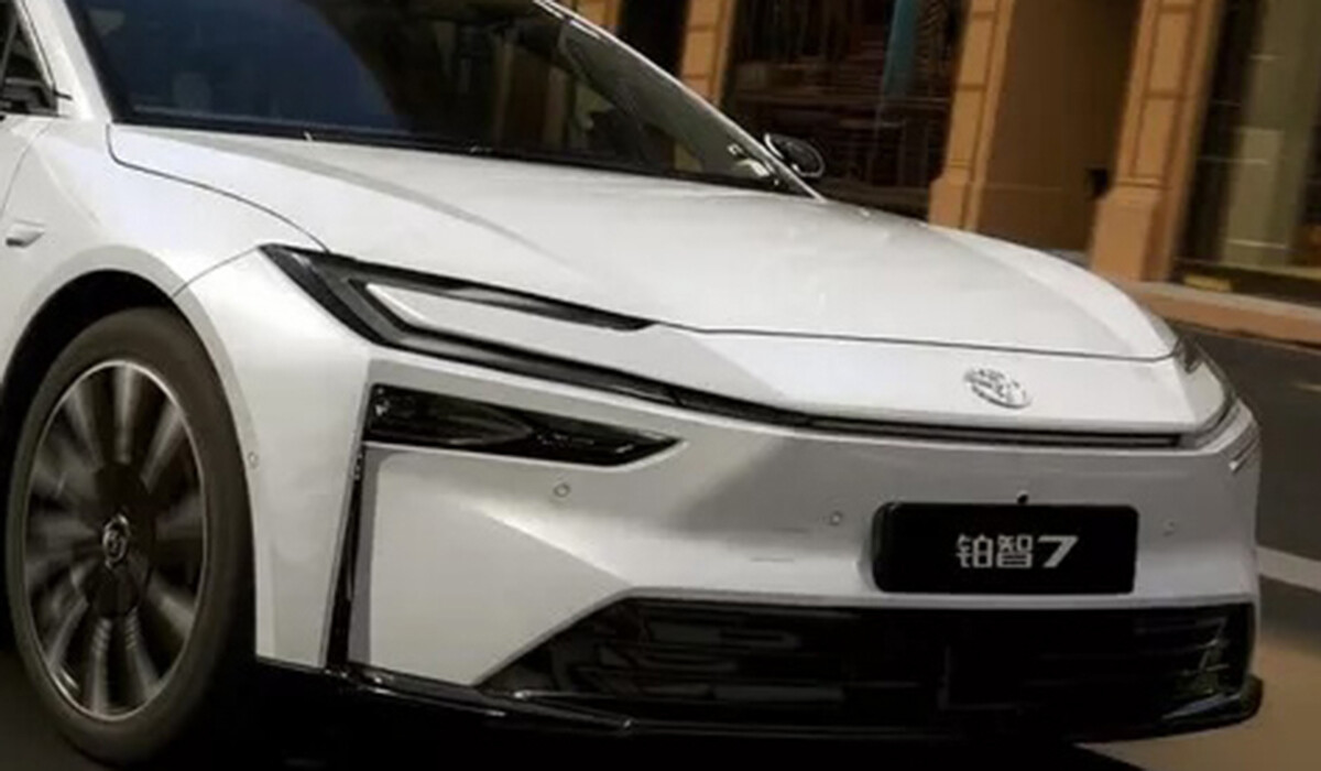 【全長5m超えのビッグセダン】トヨタが中国で新型BEV「bZ7」を発表。ファーウェイ＆シャオミと組んだ技術に注目（carview!） | 自動車情報サイト【新車・中古車】 - carview!