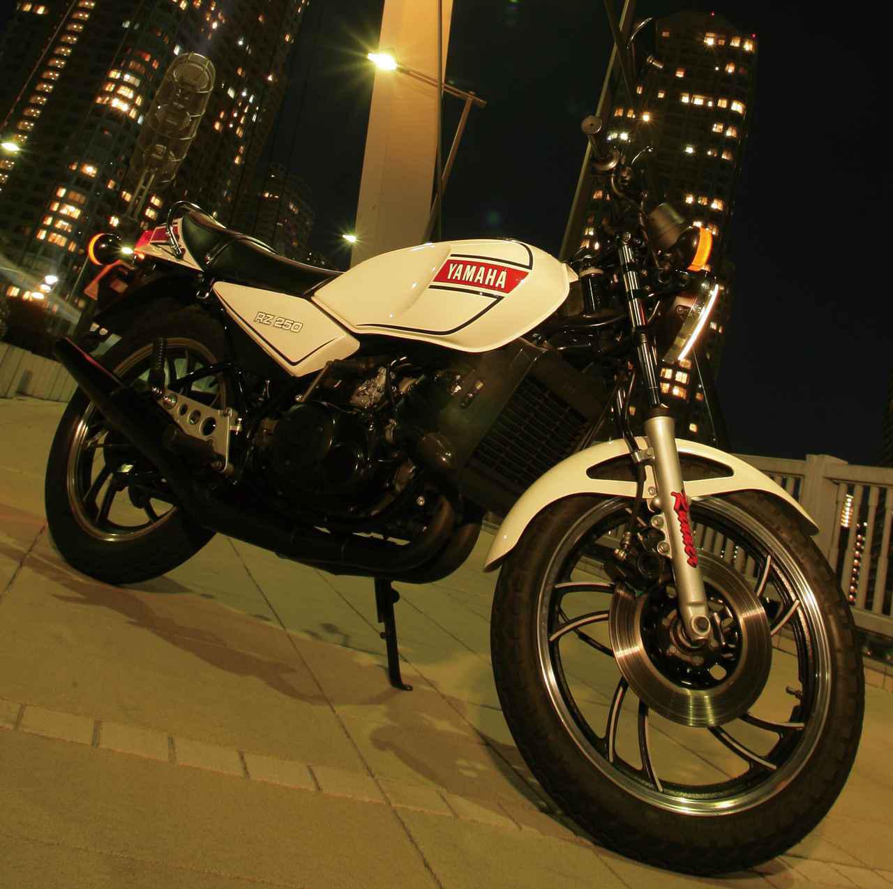 ヤマハ「RZ250」歴史解説＆試乗インプレ｜2ストロークの絶滅に待ったをかけ、レプリカブームを呼び込んだ80年代きっての名車（webオートバイ） | 自動車情報サイト【新車・中古車 ...