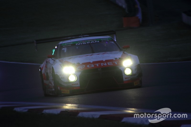 【S耐】富士24時間レース：スタート6時間経過｜ST-Xは1号車GTNET GT-Rと300号車TAIROKU RACING GT-Rの一騎打ちに（motorsport.com 日本版 ...