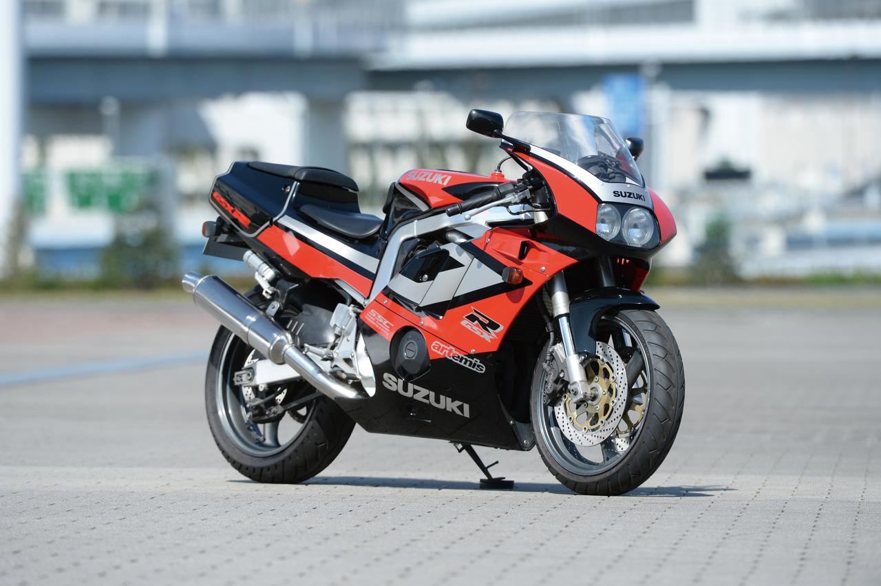 【プレイバック80's】「SUZUKI GSX-R400」驚異的な軽さのアルミフレームと59馬力のエンジンで時代を変えたヨンヒャク（1984年）（webオートバイ） | 自動車情報・ニュース ...