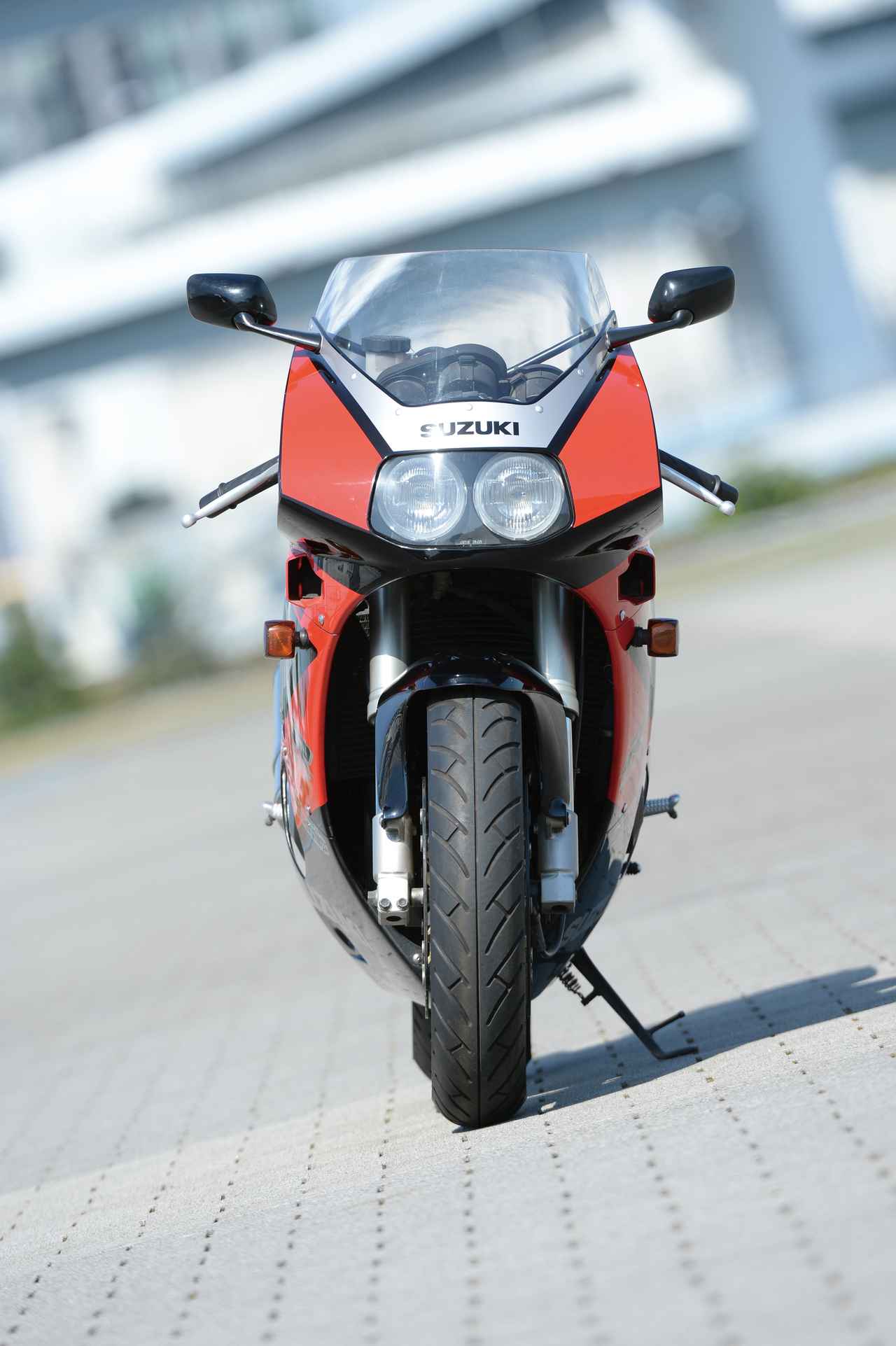 【プレイバック80's】「SUZUKI GSX-R400」驚異的な軽さのアルミフレームと59馬力のエンジンで時代を変えたヨンヒャク（1984年）（webオートバイ） | 自動車情報・ニュース ...